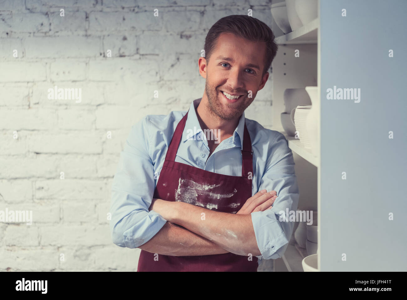 Man work apron hi-res stock photography and images - Alamy