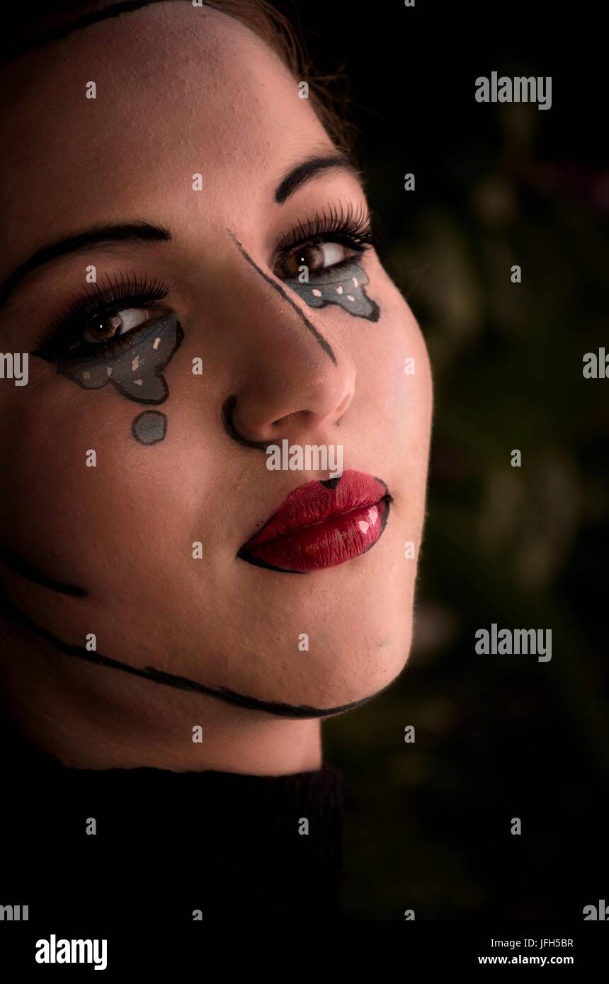 Pretty young woman wearing creative makeup Stock Photo - Alamy