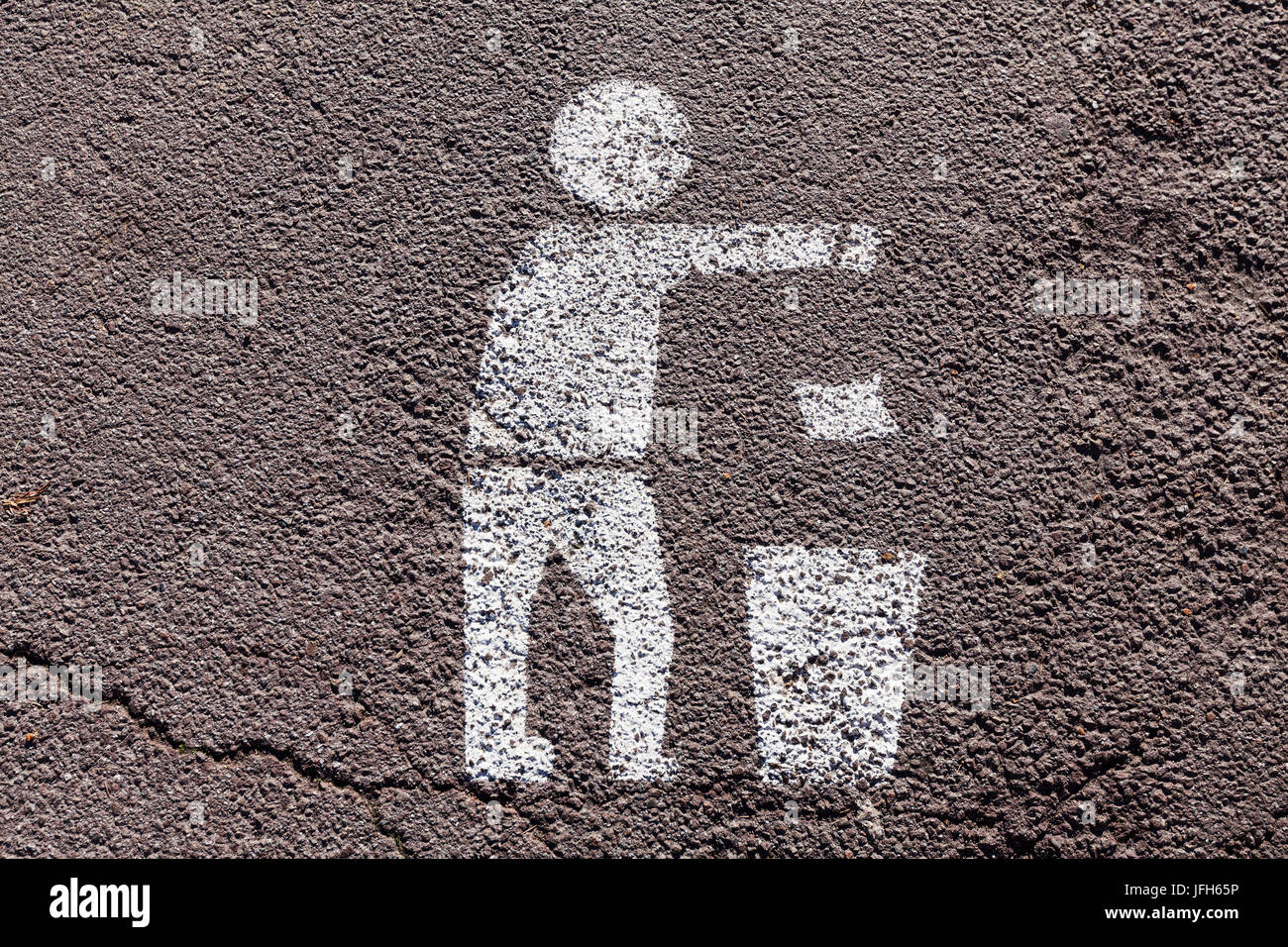 Garbage bin sign on road Stock Photo - Alamy
