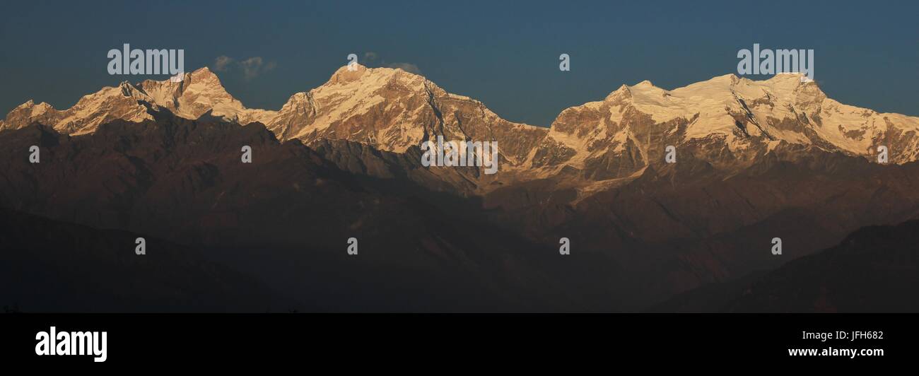 Manaslu range seen from Ghale Gaun Stock Photo - Alamy