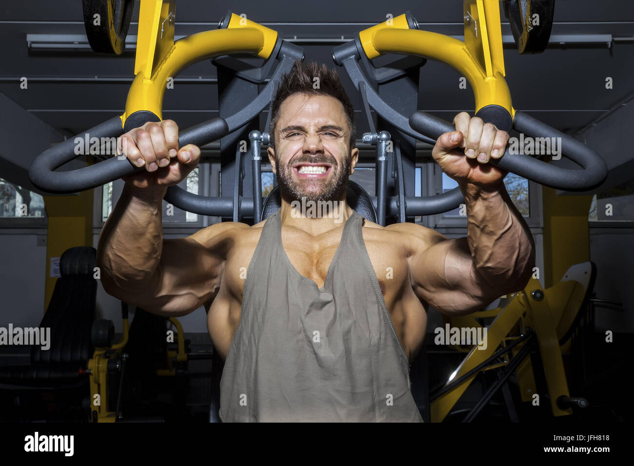 handsome bearded bodybuilding man Stock Photo - Alamy