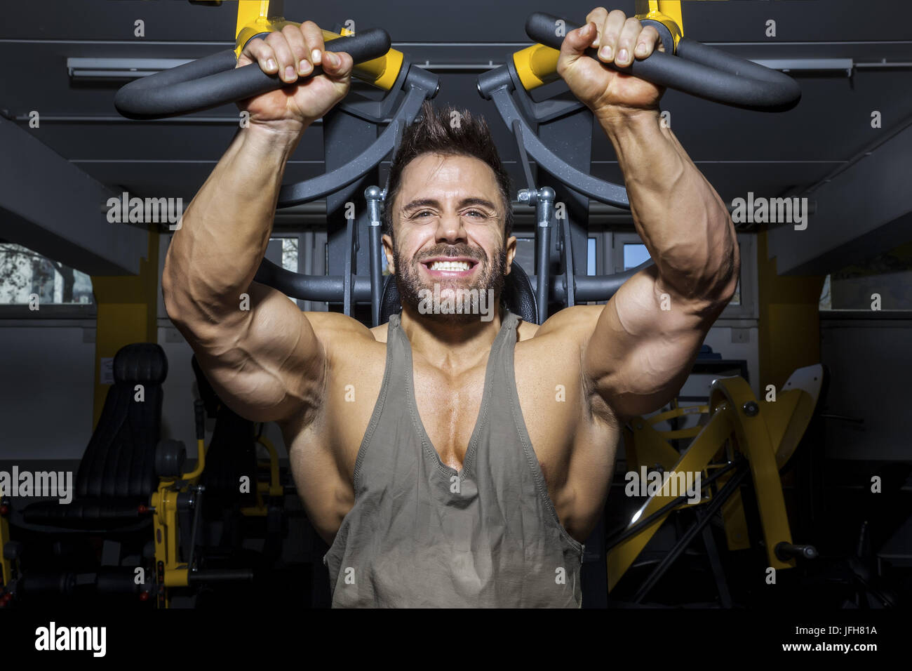 handsome bearded bodybuilding man Stock Photo - Alamy