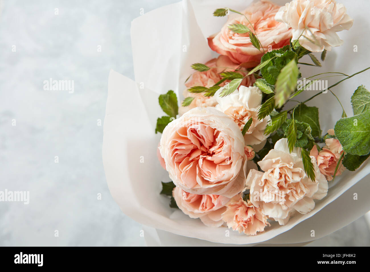 Five leaf roses hi-res stock photography and images - Alamy
