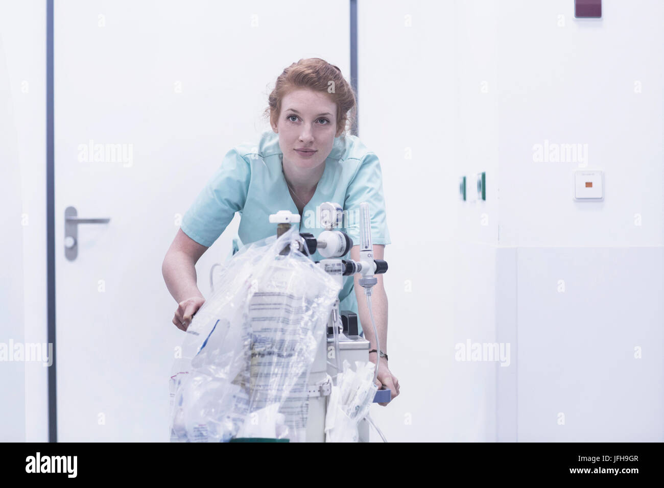 Portable medical ventilator hi-res stock photography and images - Alamy