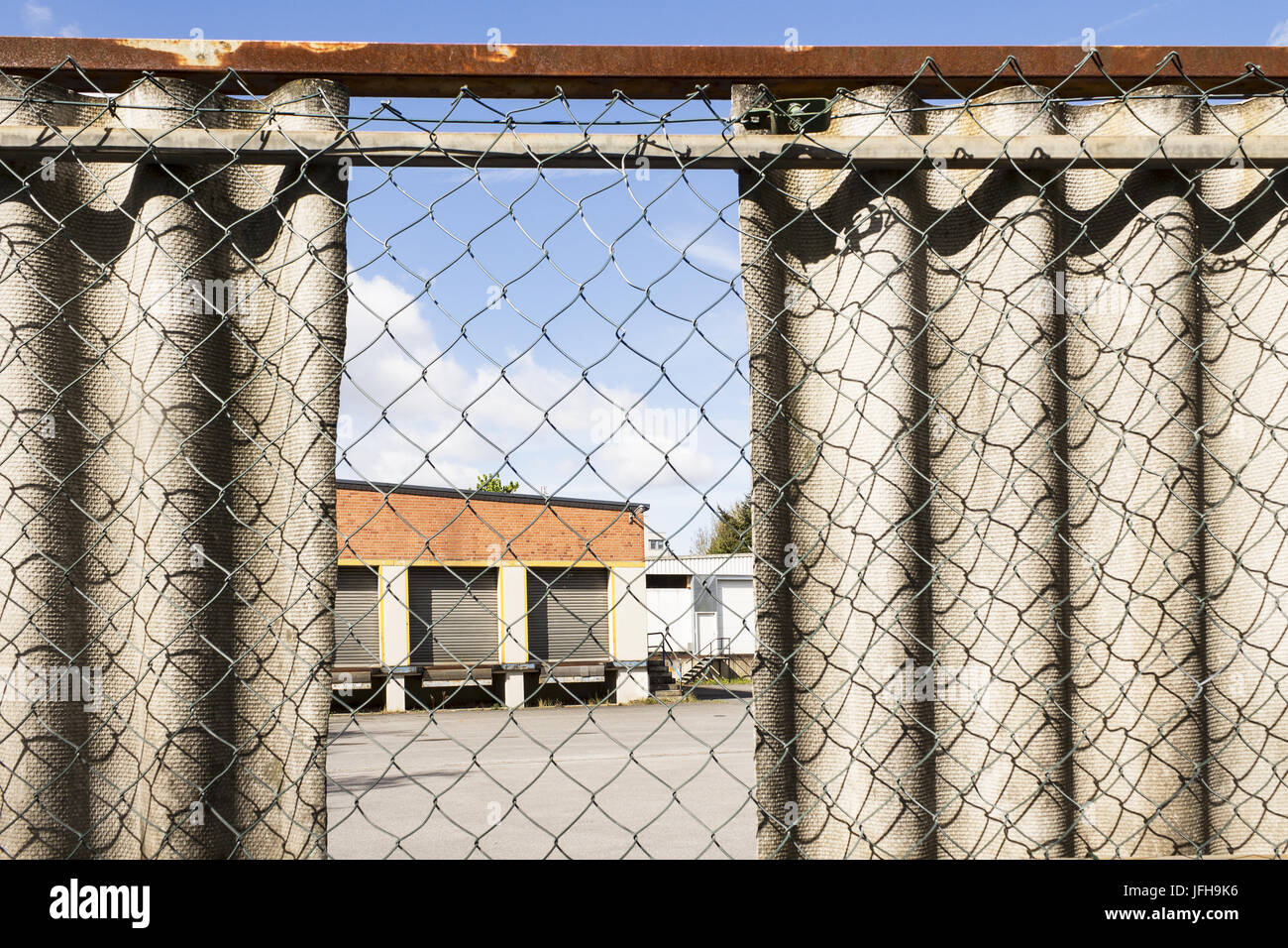 Warehouse fence hi-res stock photography and images - Alamy