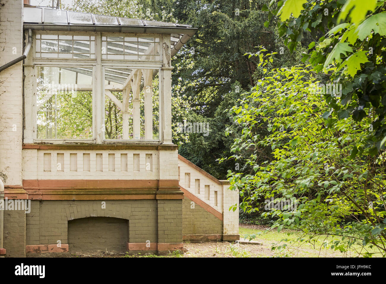 Surrounded by flowers and trees hi-res stock photography and images - Alamy