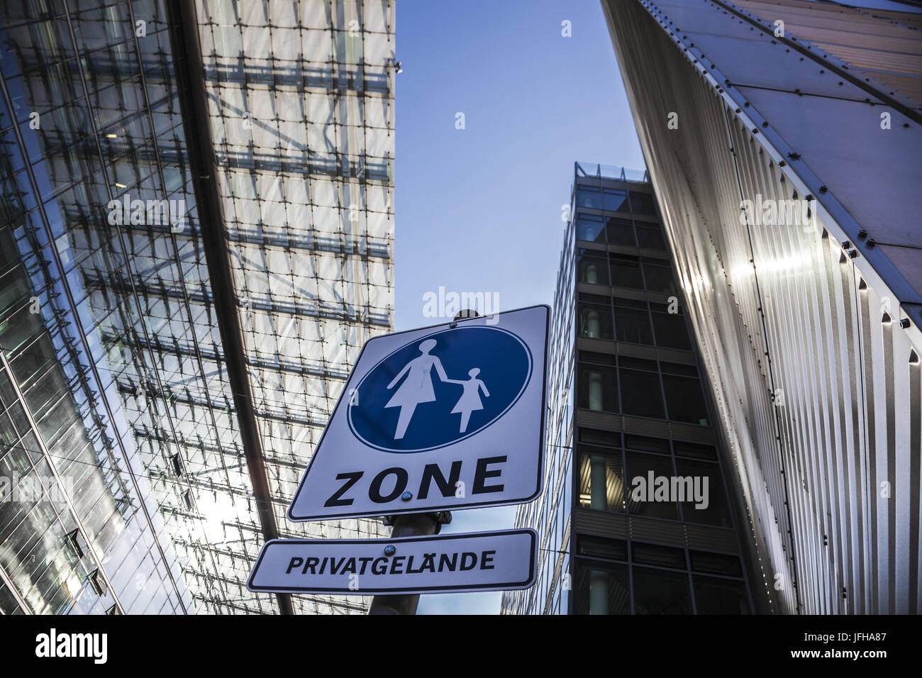 Moderne verkehrszeichen hi-res stock photography and images - Alamy