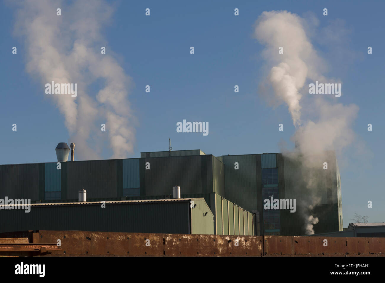 Factory emitting smoke Stock Photo - Alamy