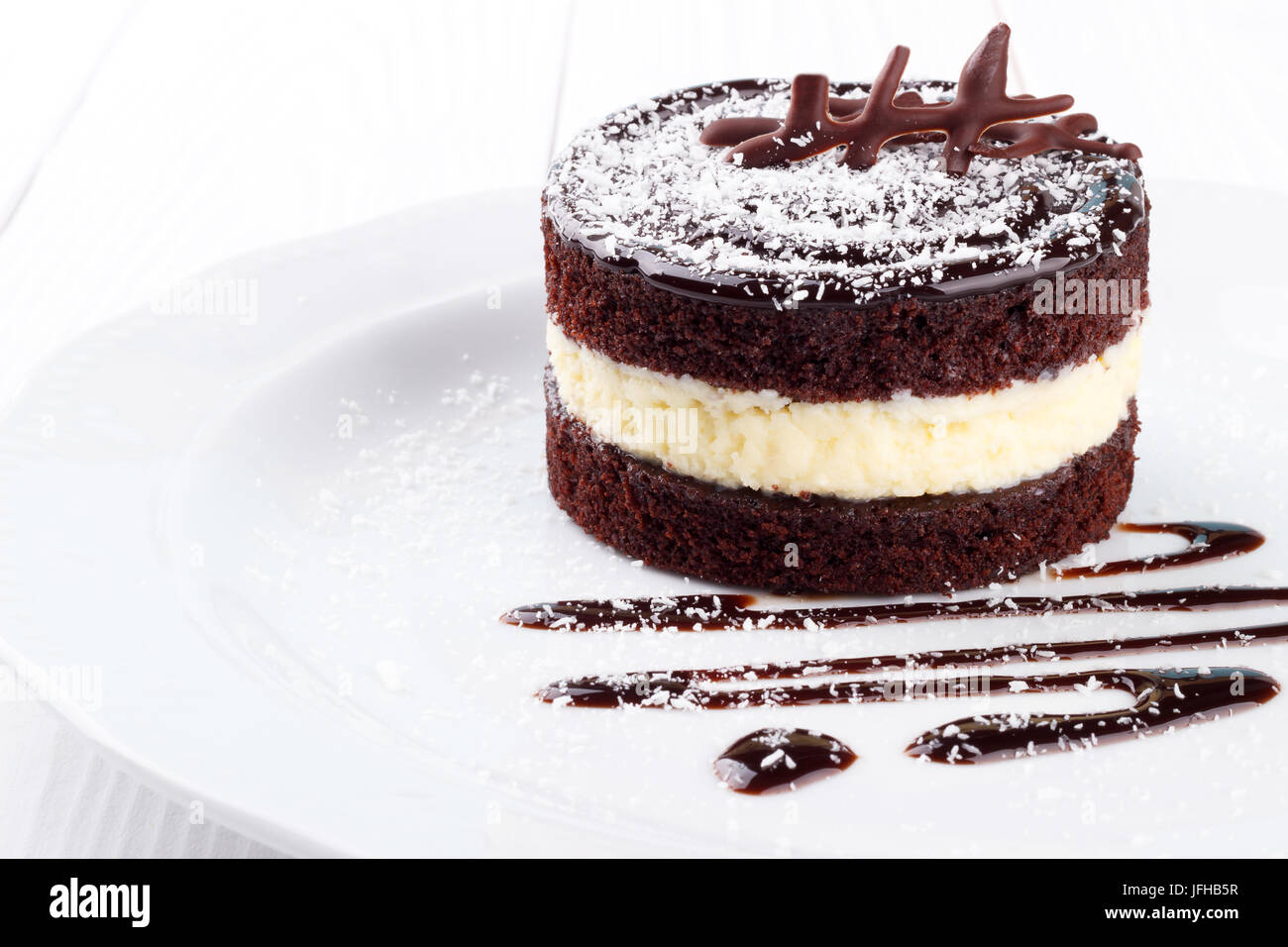 Cake garnish hi-res stock photography and images - Alamy