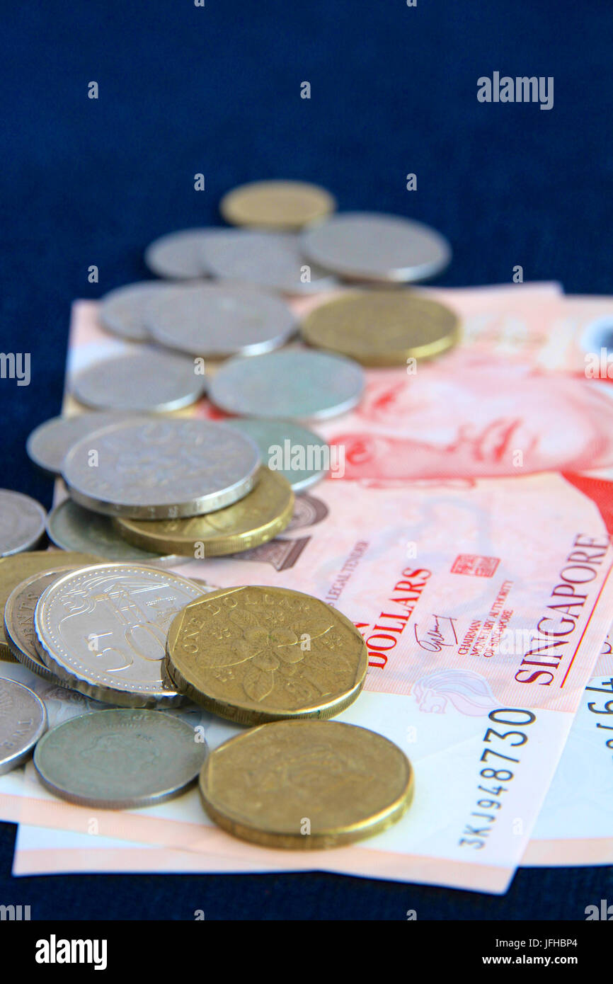 Dollar notes and coins pile hi-res stock photography and images - Alamy