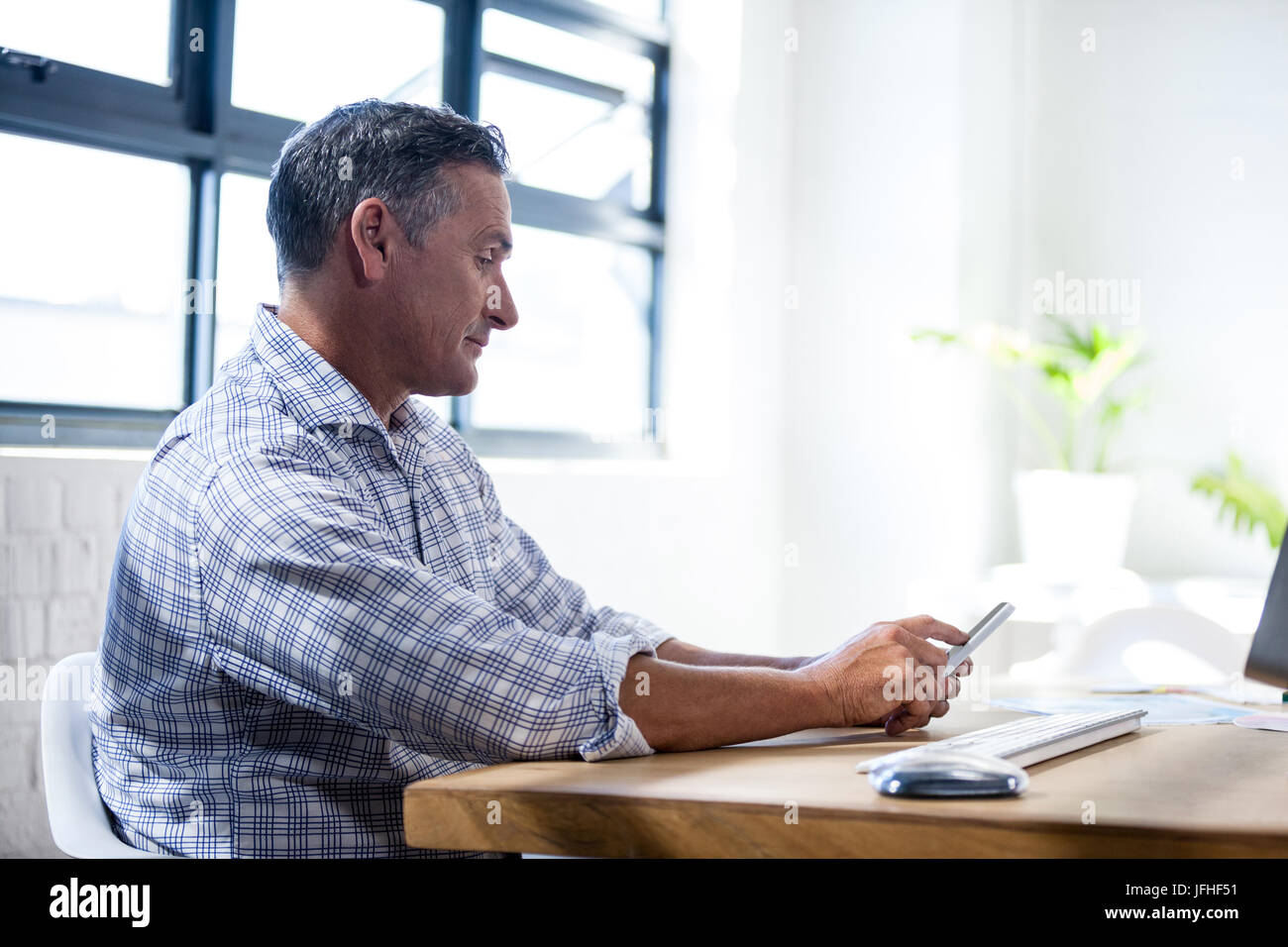 Profile serious hi-res stock photography and images - Alamy