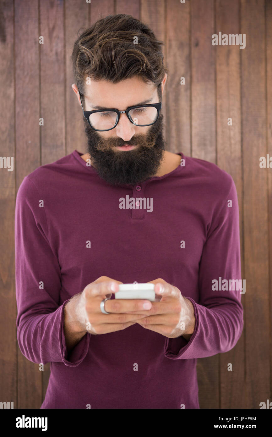 Hipster man sending a message with his smartphone Stock Photo - Alamy