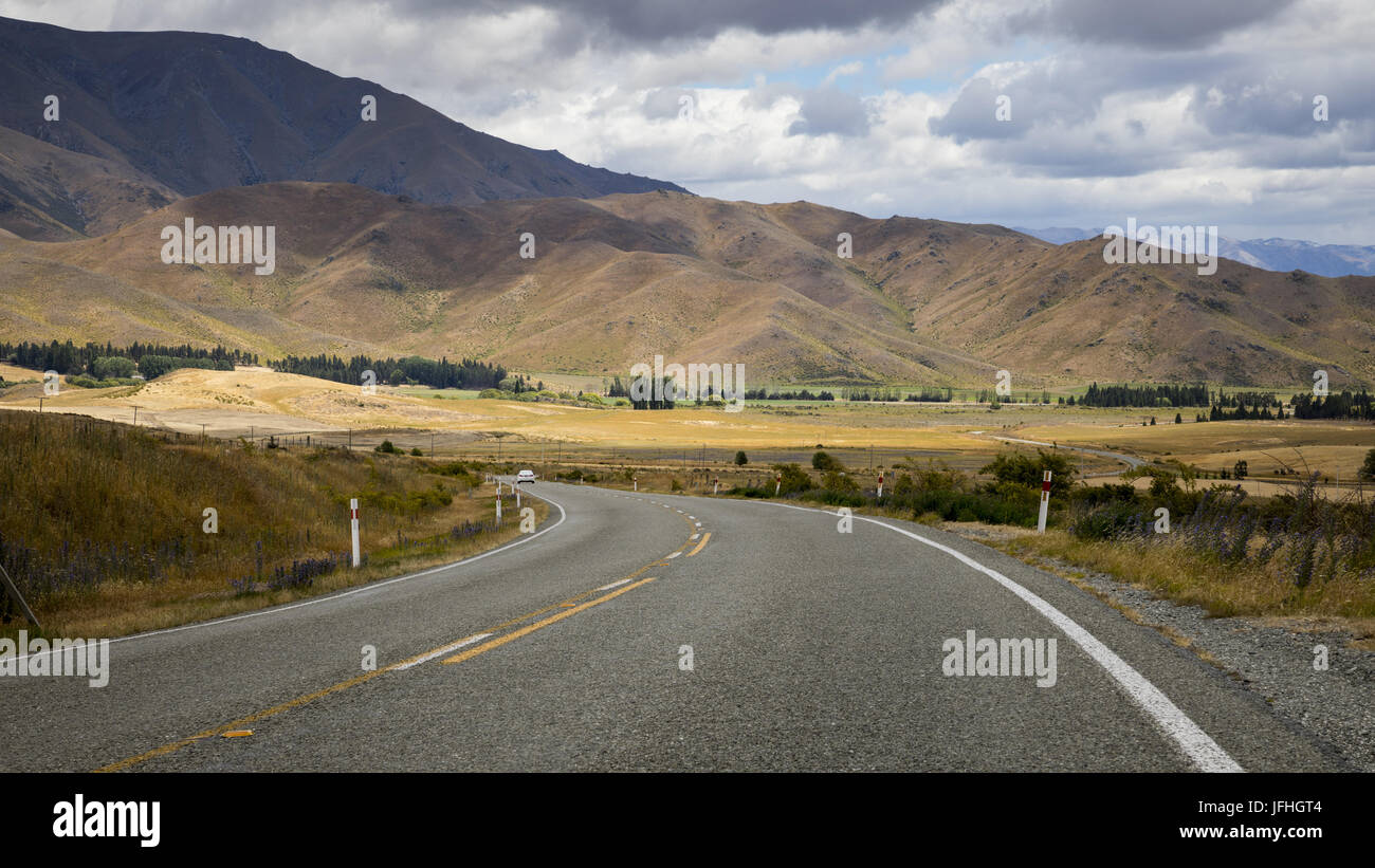 New zealand winding road hi-res stock photography and images - Alamy