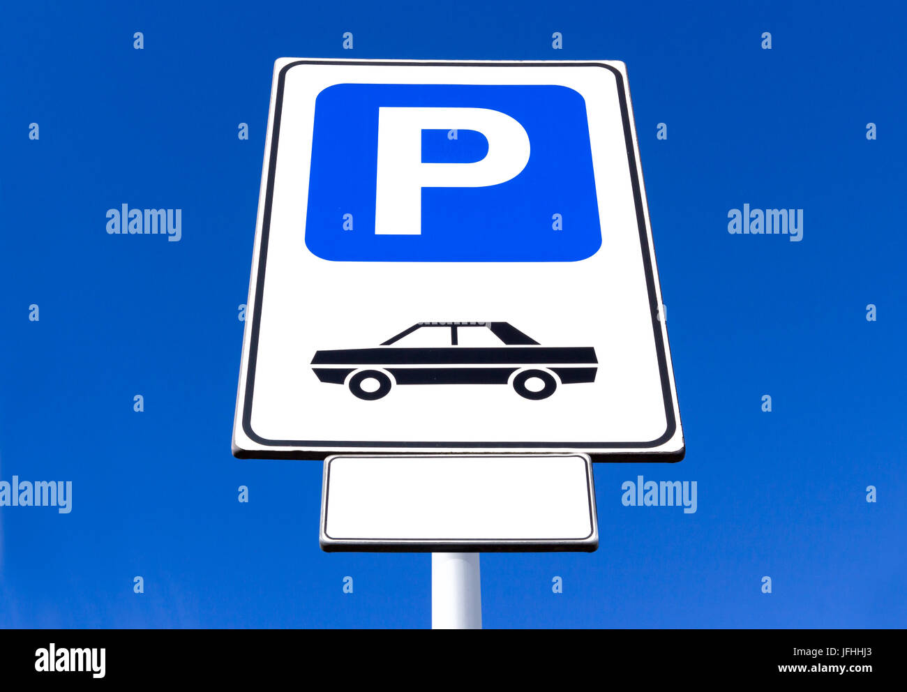 Car lot blue sky hi-res stock photography and images - Alamy