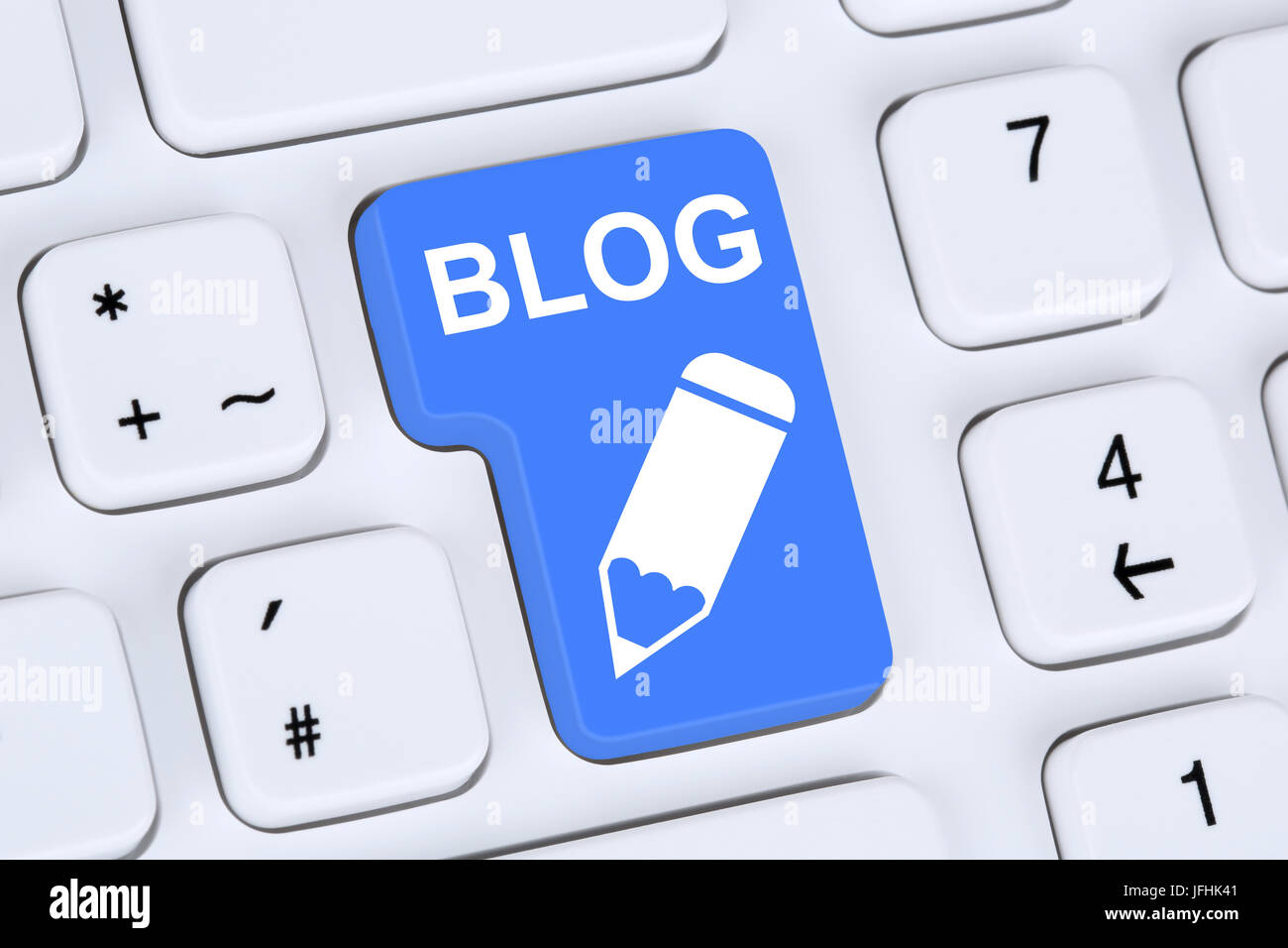 Blog schreiben online im Internet auf Computer Stock Photo - Alamy