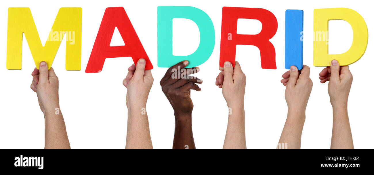 Multikulturell People Gruppe halten das Wort Madrid Stock Photo - Alamy