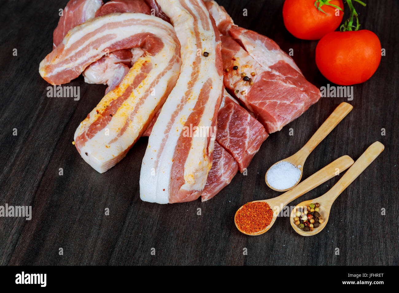 Photo closeup traditional ukrainian preserved salted spicy pepper lard ...