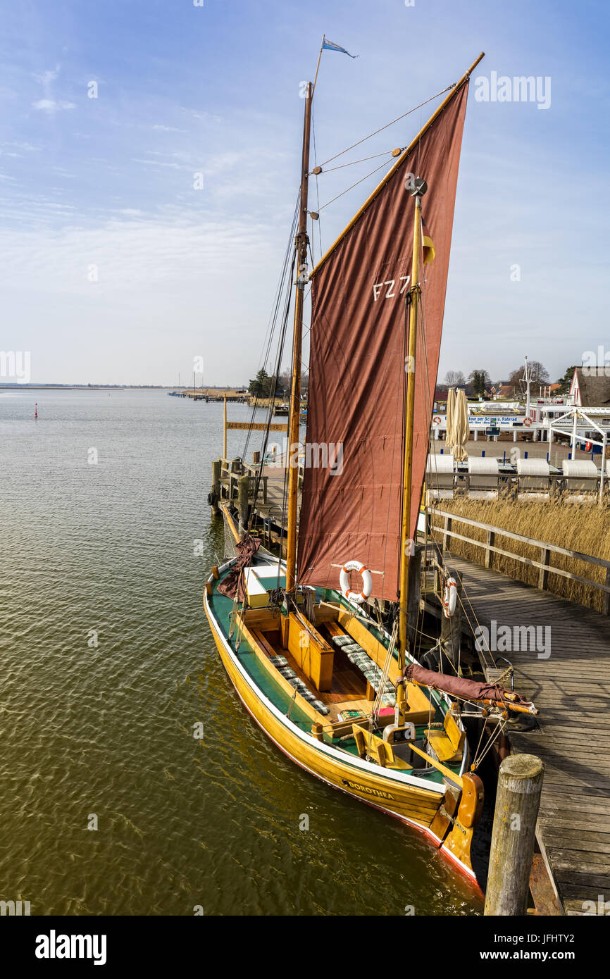 Hafen zingst hi-res stock photography and images - Alamy