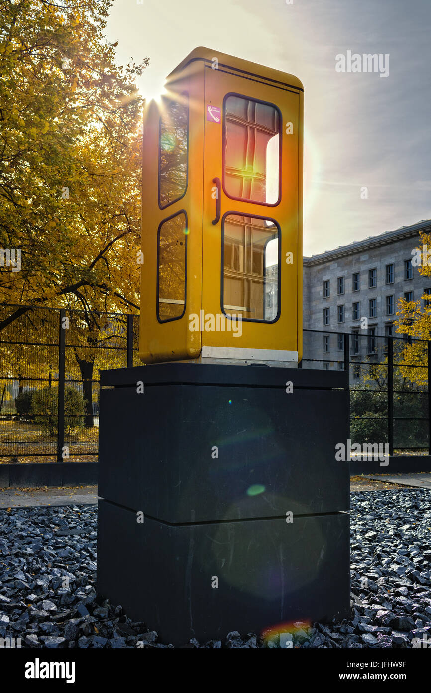 Analog phone hi-res stock photography and images - Alamy