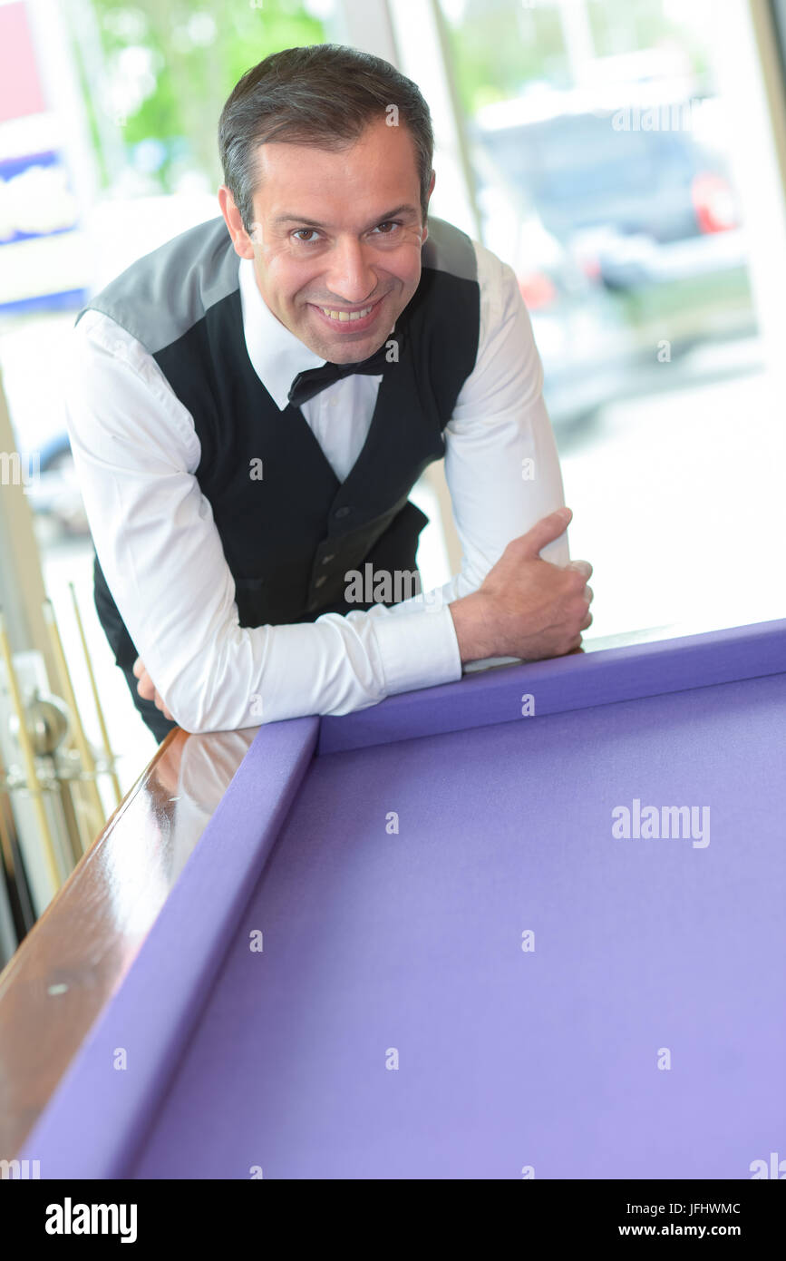 Man leaning on pool table hi-res stock photography and images - Alamy