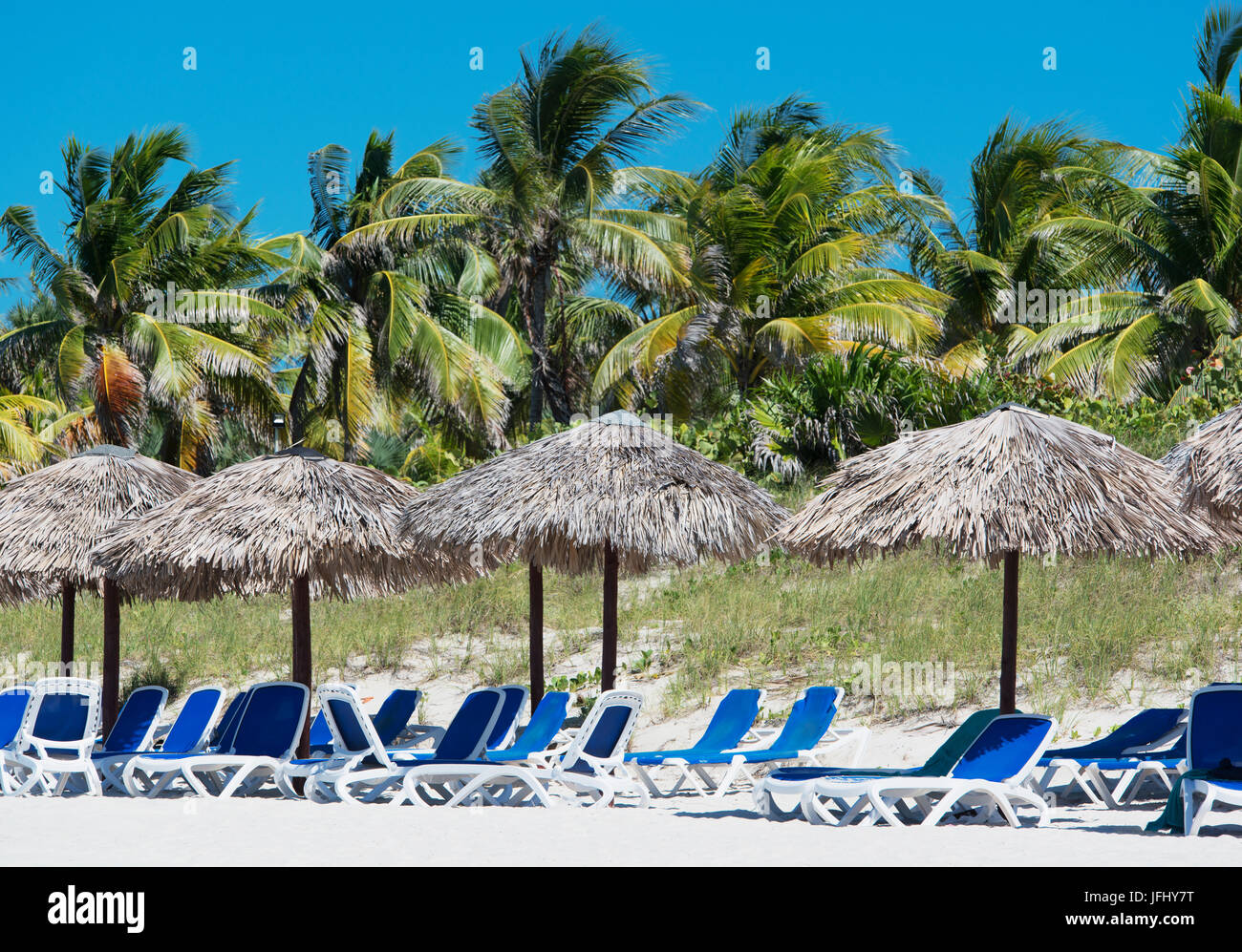 White beach with turquoise water in Cuba Varadero Stock Photo - Alamy