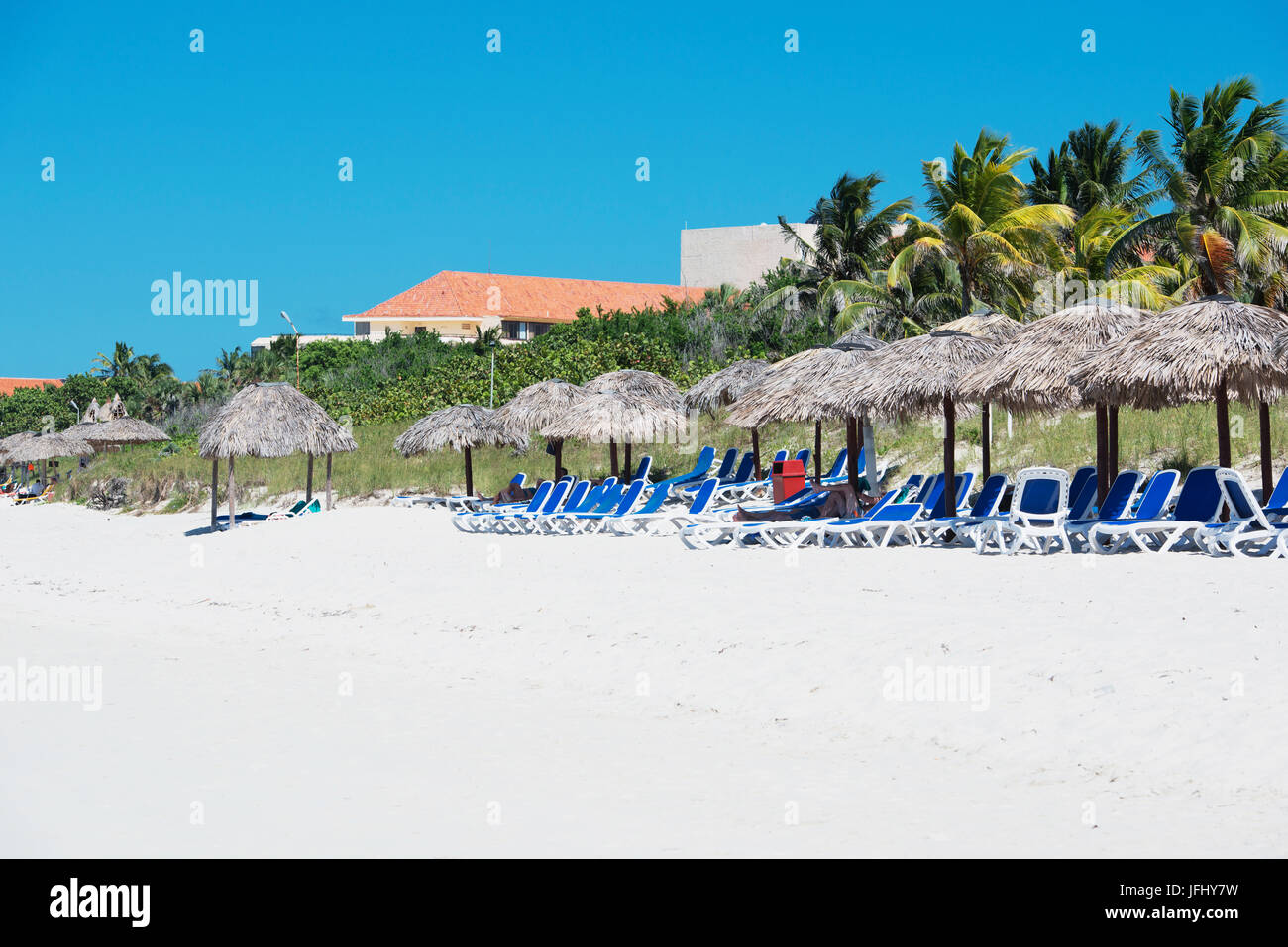 White beach with turquoise water in Cuba Varadero Stock Photo - Alamy