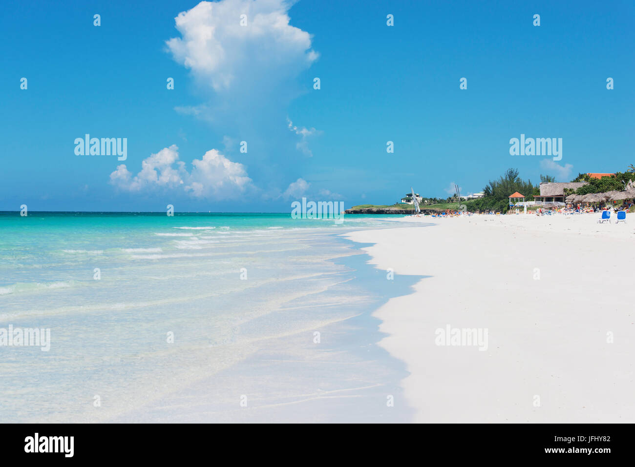 White beach with turquoise water in Cuba Varadero Stock Photo - Alamy