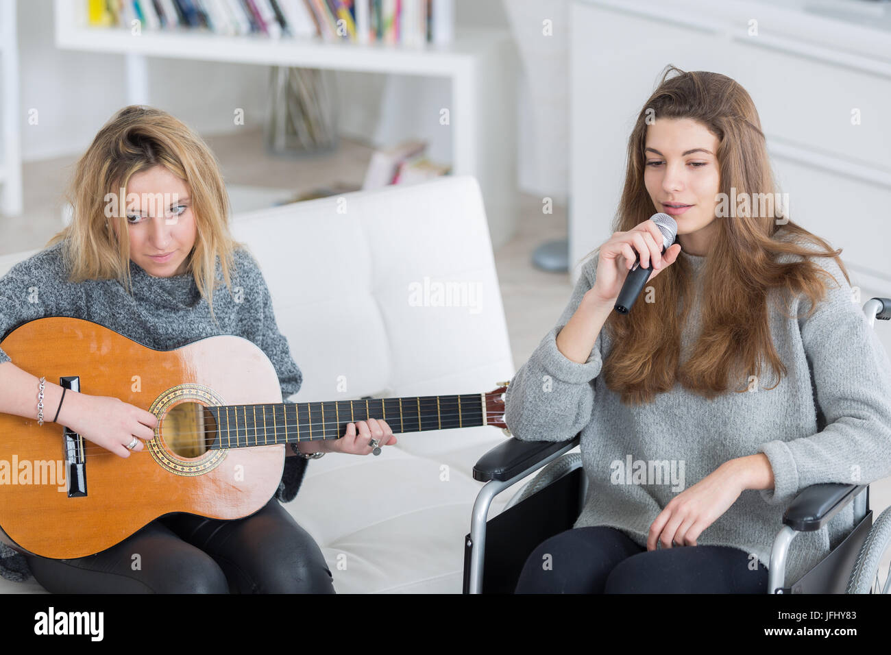 singing a song Stock Photo - Alamy