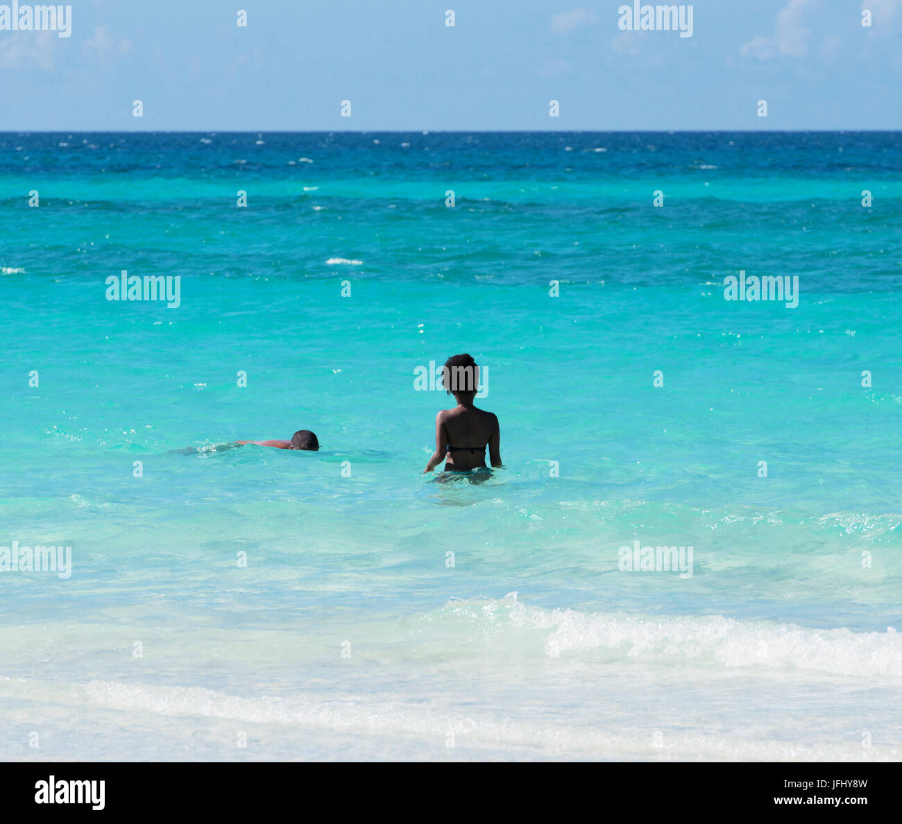 White beach with turquoise water in Cuba Varadero Stock Photo - Alamy
