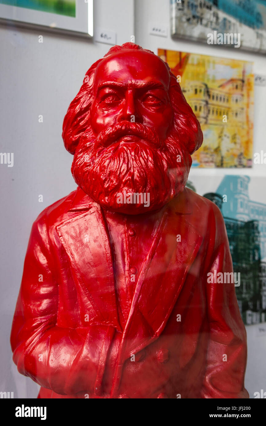 Red karls marx character hi-res stock photography and images - Alamy