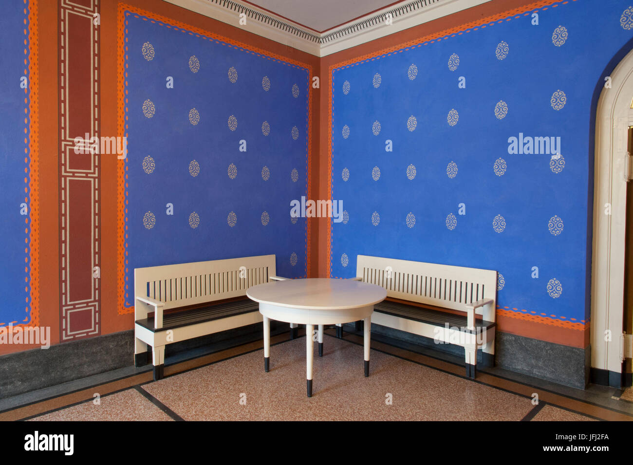 Indoor swimming pool hi-res stock photography and images - Alamy