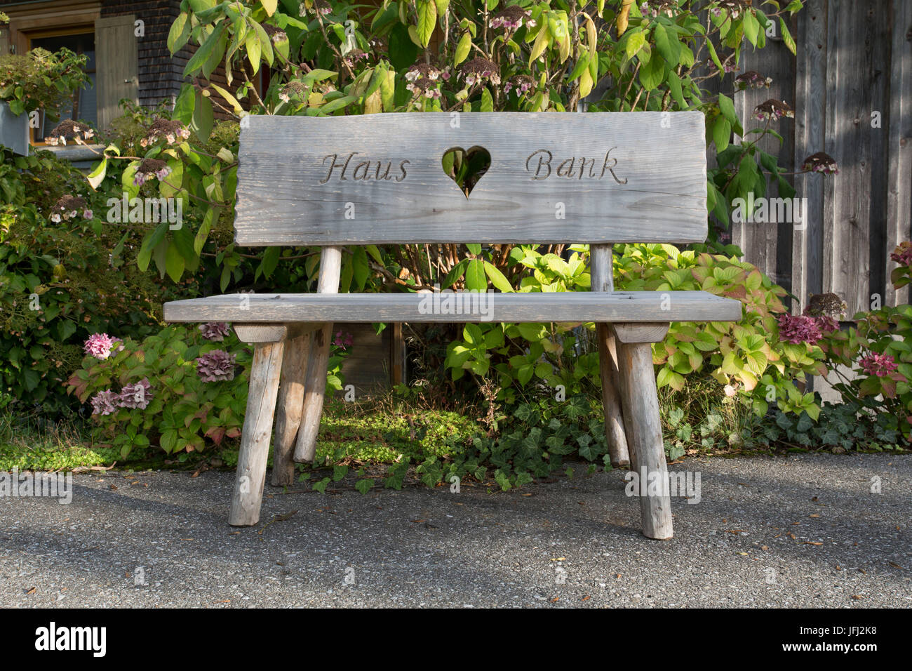 Heart bench hi-res stock photography and images - Alamy