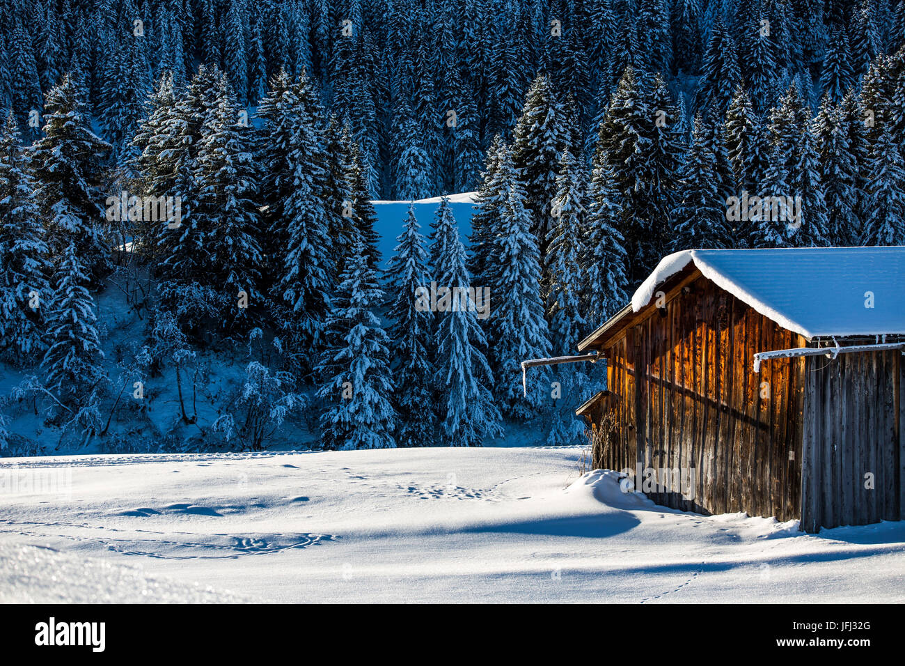 Stable in the winter scenery Stock Photo - Alamy