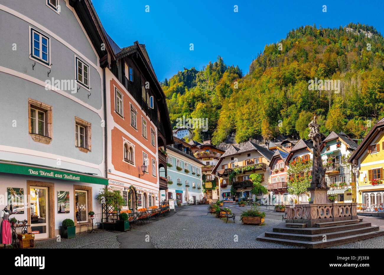 Marketplace in hallstatt hi-res stock photography and images - Alamy