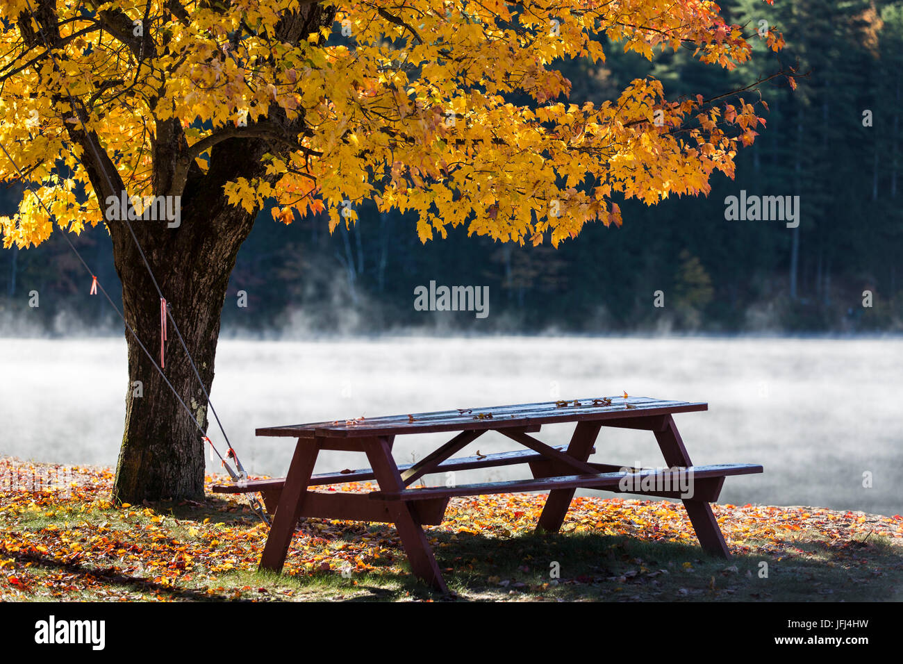 Crystal lake hi-res stock photography and images - Alamy