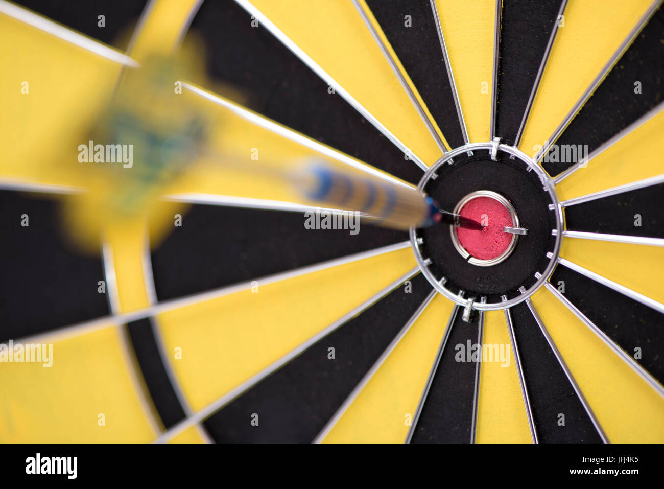 Throw an arrow hi-res stock photography and images - Alamy