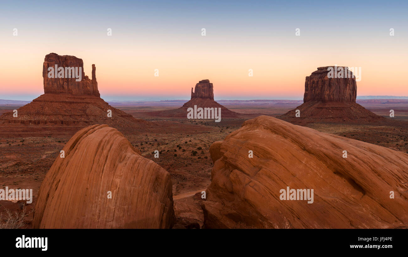 The Mittens, monument Valley, Navajo Tribal park, Arizona, the USA ...