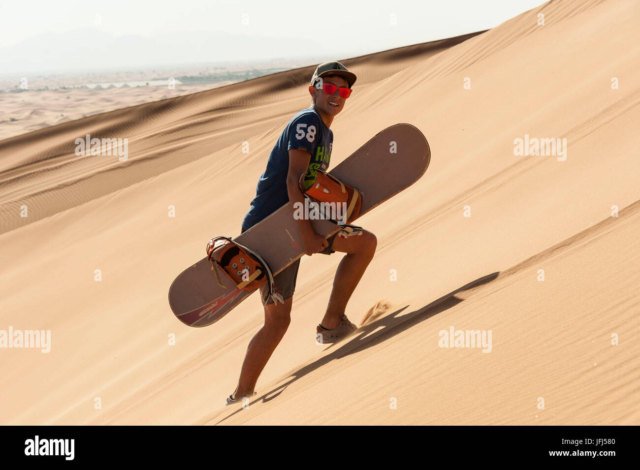 Sandboarding hi-res stock photography and images - Alamy