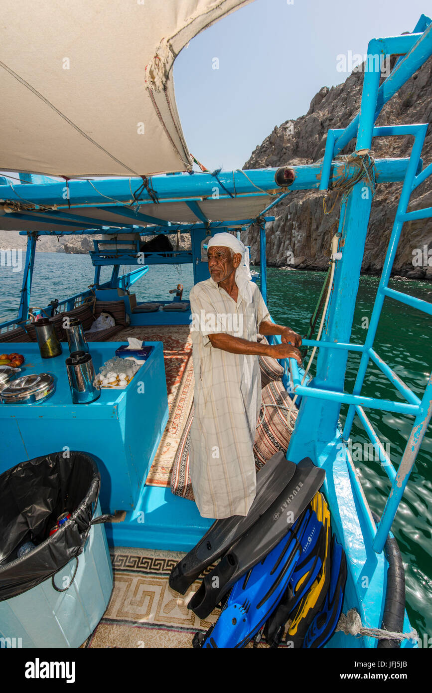 Dhau tour hi-res stock photography and images - Alamy