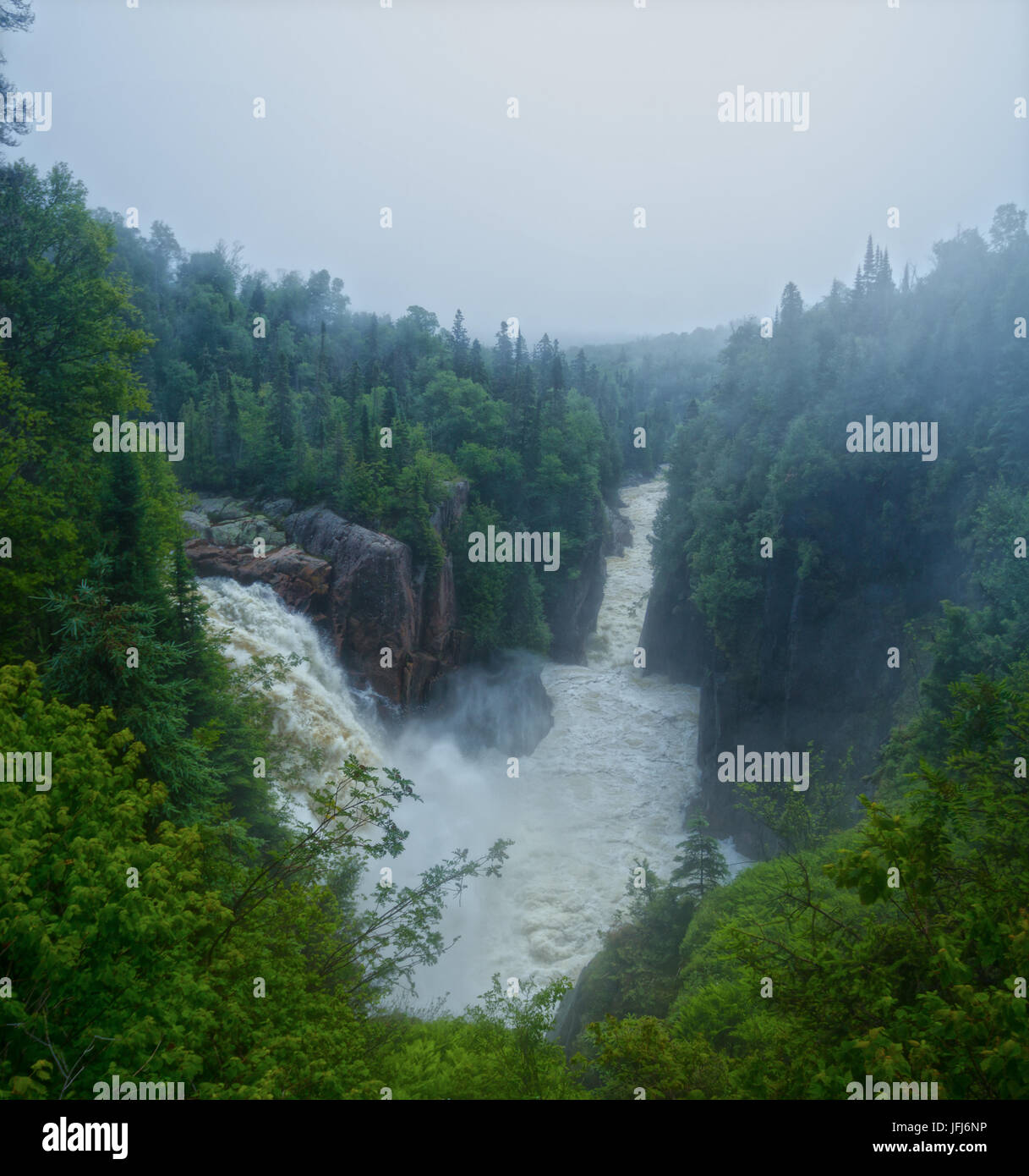 Stream of falling water hi-res stock photography and images - Alamy