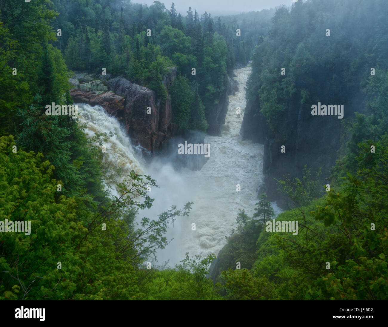 Waterfall green spring water hi-res stock photography and images - Alamy