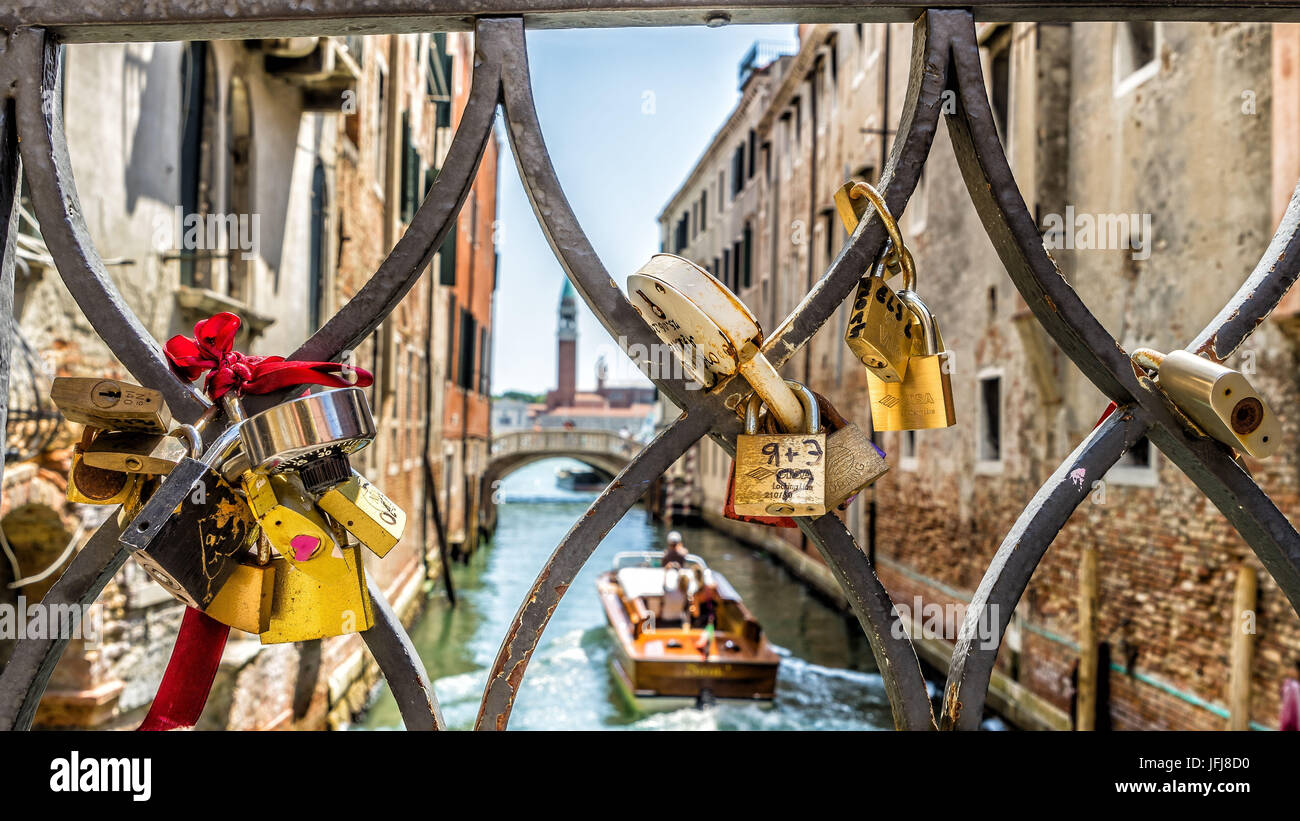 Balustrade boat hi-res stock photography and images - Alamy