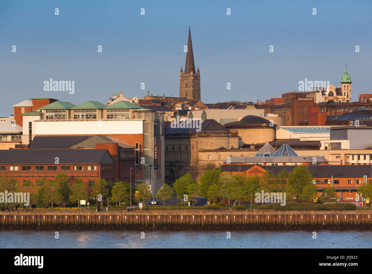 County derry town hi-res stock photography and images - Alamy