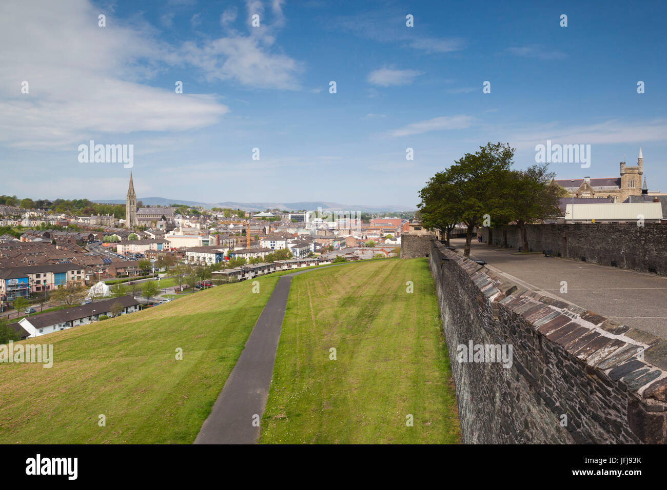 UK, Northern Ireland, County Londonderry, Derry, City Walls with view ...