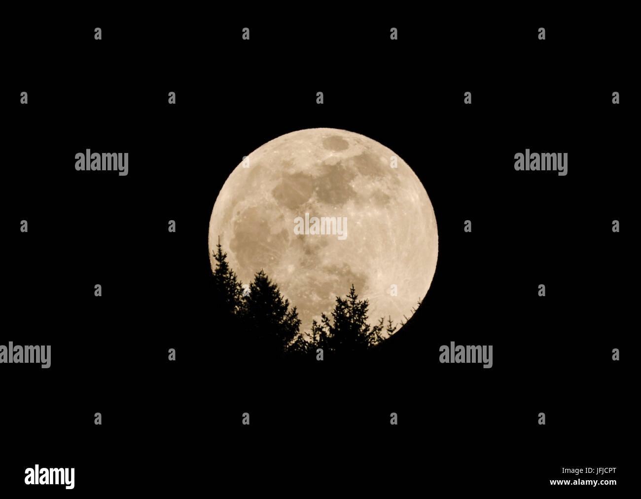Full moon dolomites hi-res stock photography and images - Alamy