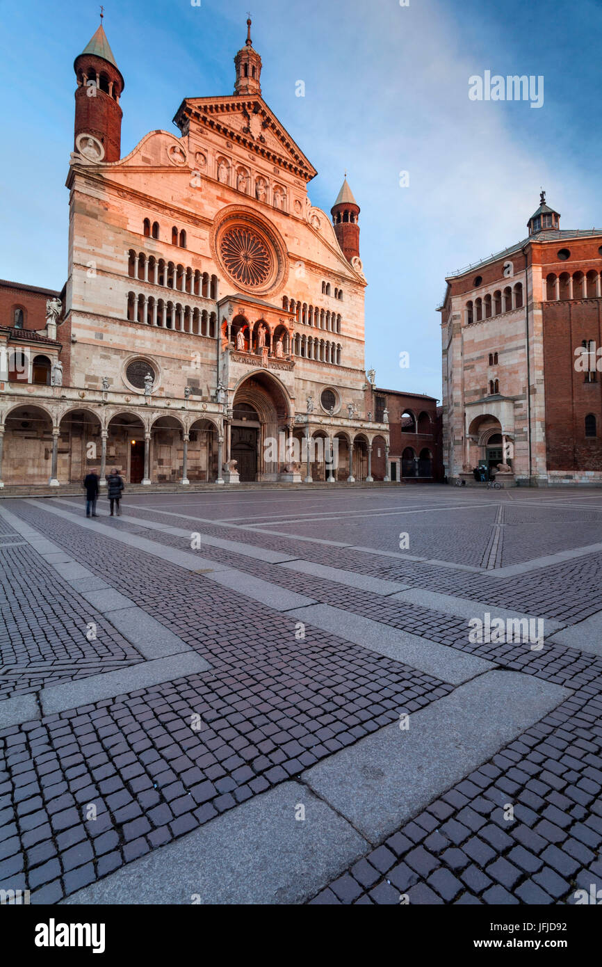Cremona city square hi-res stock photography and images - Alamy