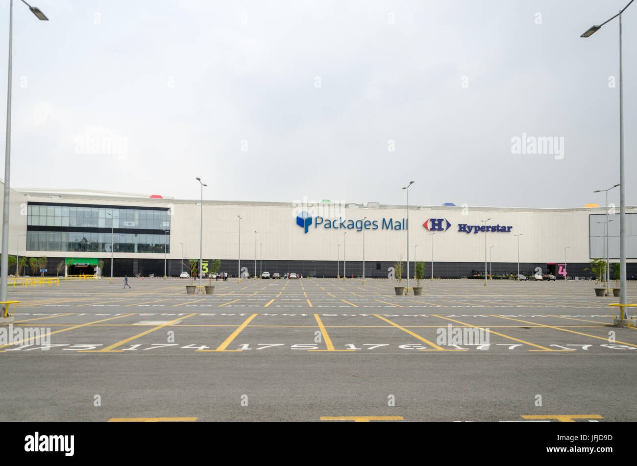 Exterior of Packages Shopping Mall, Lahore, Pakistan Stock Photo - Alamy