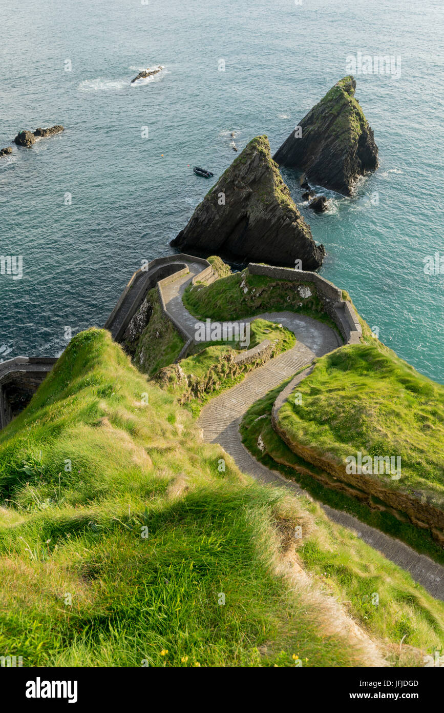 Road to Dunquin Pier, Dunquin, Dingle Peninsula, Co, Kerry, Ireland ...