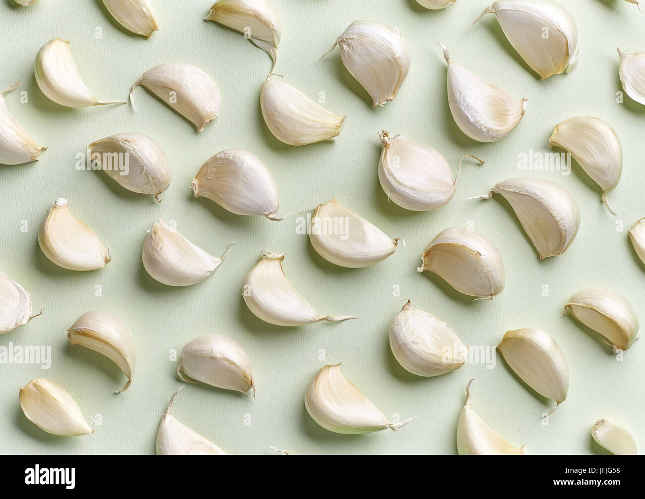 pattern of garlic, top view Stock Photo - Alamy