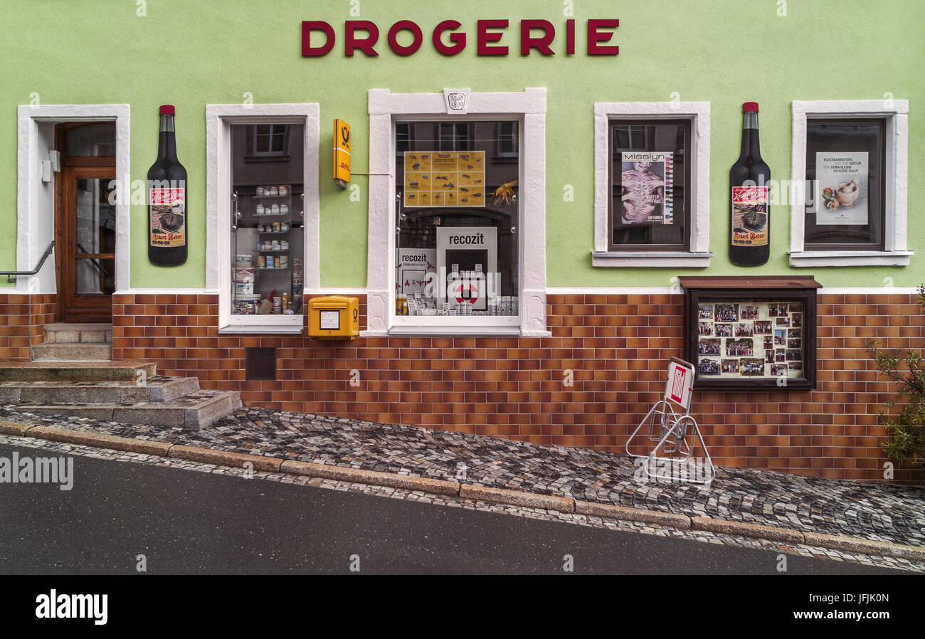 Drugstore window hi-res stock photography and images - Alamy